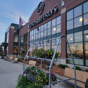 CUB - ST. MICHAEL - Updated October 2025 - 346 Photos - 900 Central Ave ...