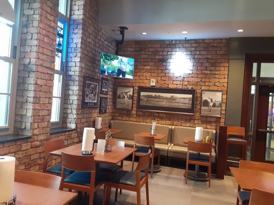 WINGERS SPORTS GRILL - 42 Photos & 35 Reviews - 7929 Vaughn Rd ...