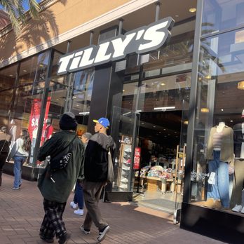 TILLYS - Updated November 2025 - 33 Photos & 56 Reviews - 723 Spectrum ...