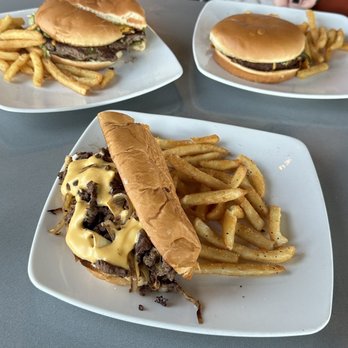 PUB W - Updated December 2025 - 203 Photos & 197 Reviews - 3720 W ...