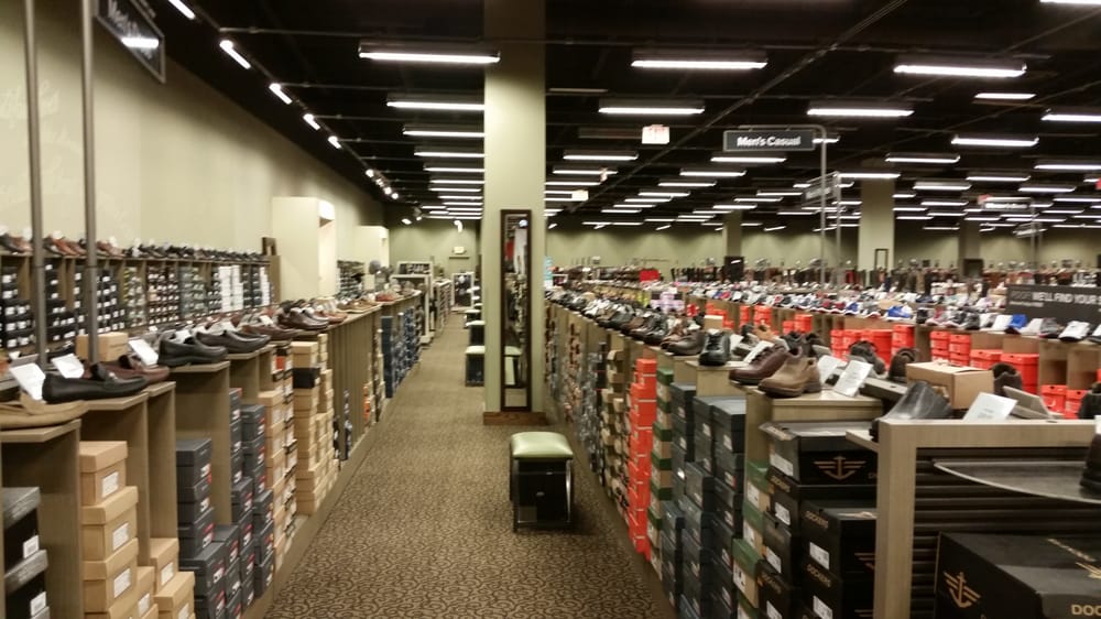DSW DESIGNER SHOE WAREHOUSE - Updated May 2026 - 17 Photos - 50 Holyoke ...