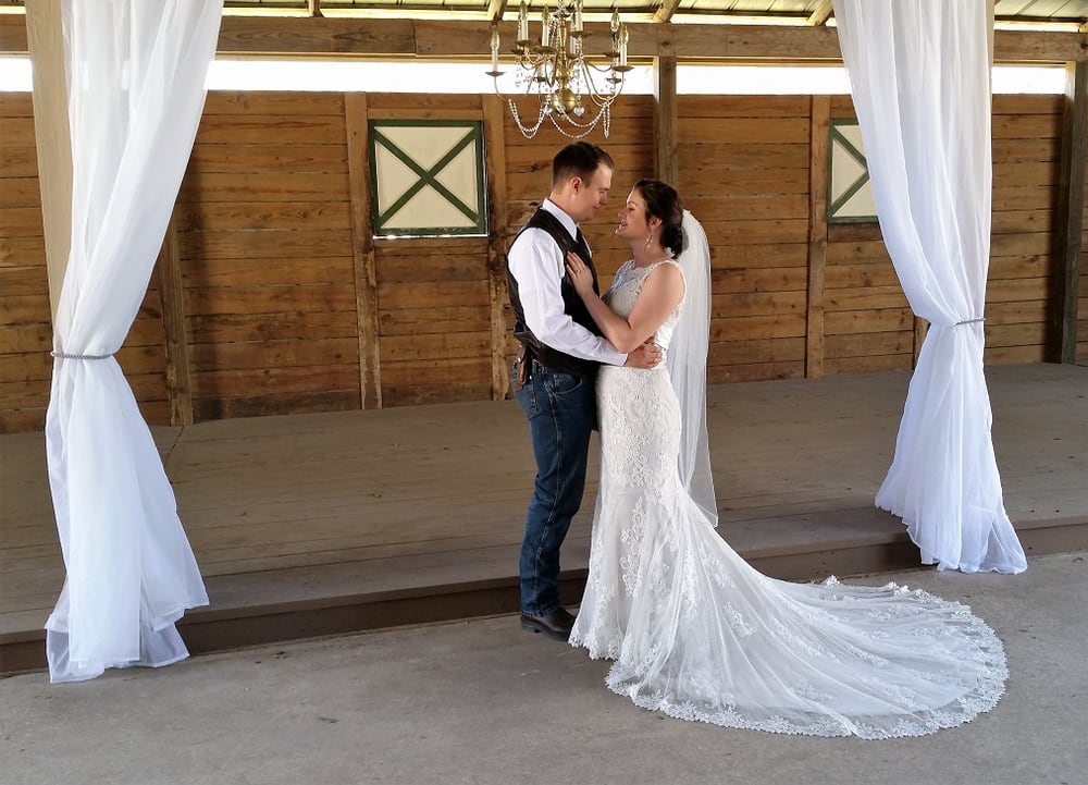 THE OAKS RANCH BARN WEDDINGS - Updated August 2025 - 17 Photos - 5779 ...