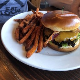 JACKSON STREET TAVERN - Updated July 2024 - 414 Photos & 464 Reviews ...