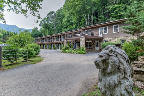 HEART OF THE VALLEY MOTEL - Updated July 2025 - 10 Photos - 73 Heart Ln ...