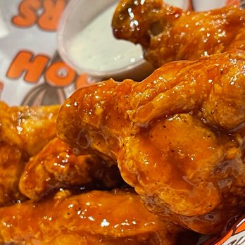 HOOTERS - Updated July 2025 - 158 Photos & 97 Reviews - 1801 W Mercury ...