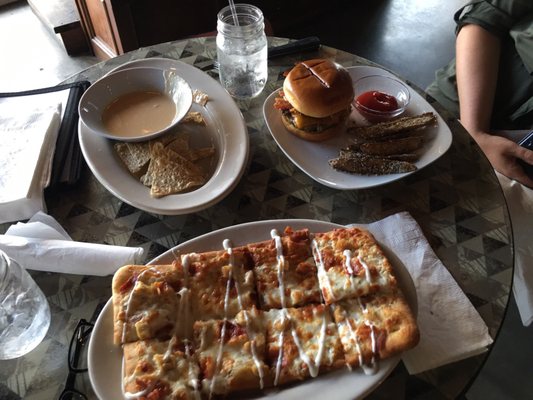 REVEL HOUSE PUB AND EATERY - Updated January 2026 - 14 Photos & 21 ...