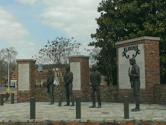 STATUES OF THE BAND ALABAMA - Updated December 2025 - 14 Photos - Gault ...