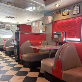 5 & DINER - Updated October 2025 - 562 Photos & 590 Reviews - 5220 N ...