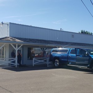 PENDLETON VETERINARY CLINIC - Updated December 2025 - 20 Photos - 625 ...