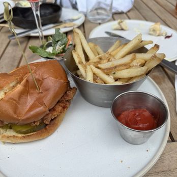 BIRDIE’S BARROOM AND KITCHEN - Updated June 2025 - 136 Photos & 82 ...