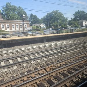 NJ TRANSIT METROPARK TRAIN STATION - Updated January 2025 - 95 Photos ...