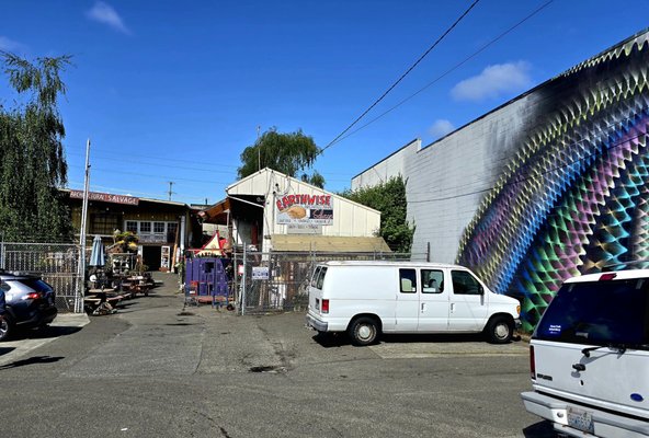 EARTHWISE ARCHITECTURAL SALVAGE - Updated December 2025 - 88 Photos ...