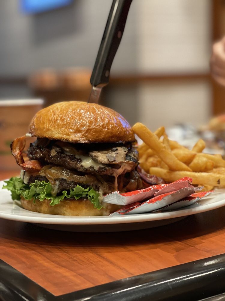 SNOQUALMIE CAFE & DELI - Updated April 2025 - 13 Photos - 37500 SE ...