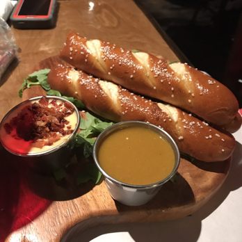 THE BLACK RASPBERRY PUB - Updated July 2024 - 69 Photos & 102 Reviews ...