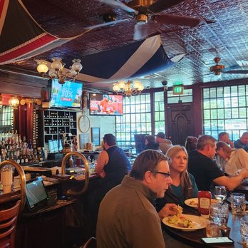 SHENANIGAN’S OLD ENGLISH PUB - Updated December 2025 - 218 Photos & 230 ...