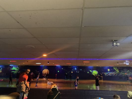 ROLLER WORLD - Updated July 2025 - 23 Photos & 98 Reviews - 425R ...