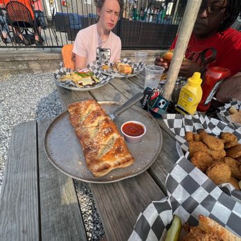 FROGTOWN CAFÉ - Updated December 2025 - 11 Photos & 32 Reviews - 684 ...