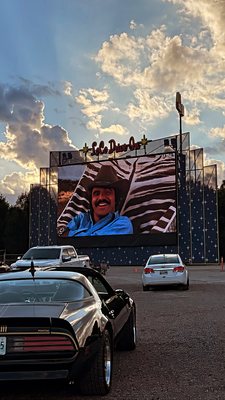 LOCO DRIVE-IN - Updated June 2026 - 455 Centre Park Dr, Loudon ...