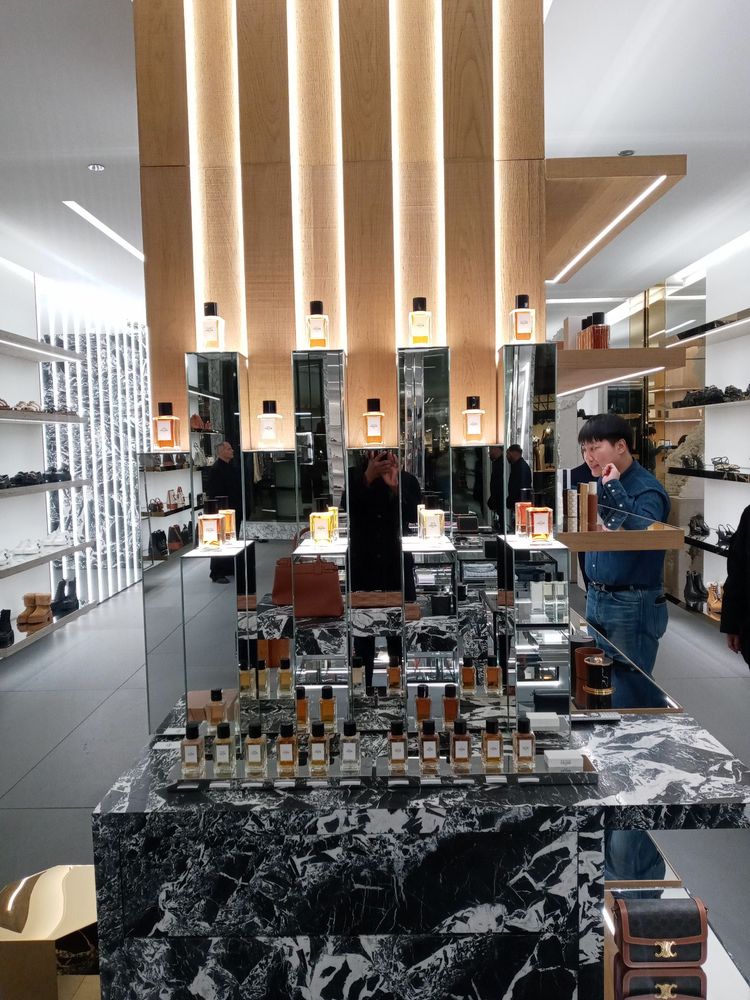 CELINE CHICAGO MEN & WOMEN - Updated December 2025 - 939 N Rush St ...