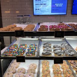GROUNDS DONUT HOUSE - Updated July 2025 - 354 Photos & 98 Reviews - 35 ...