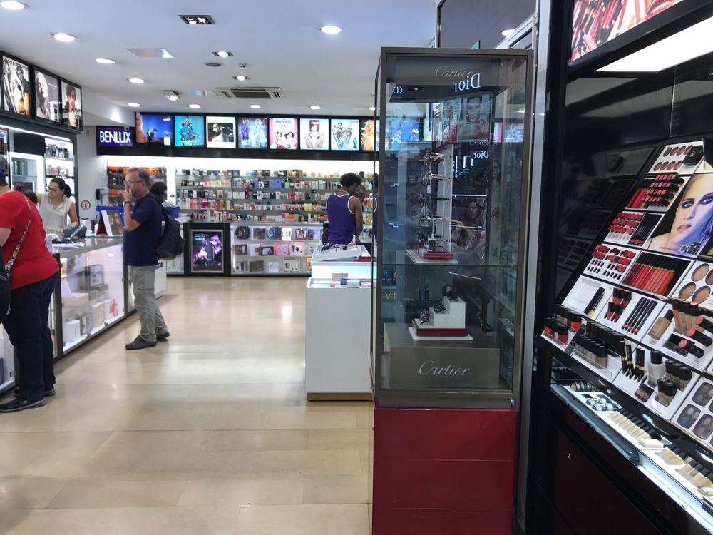 BENLUX LOUVRES - 174 Rue Rivoli, Paris, France - Shopping - Phone ...