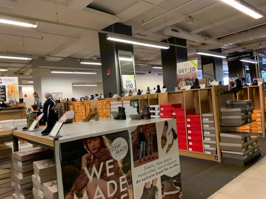 DSW DESIGNER SHOE WAREHOUSE - 38 Photos & 143 Reviews - 385 Washington ...