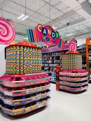 PARTY CITY - Updated October 2025 - 39 Photos - 8 Lebovic Avenue ...