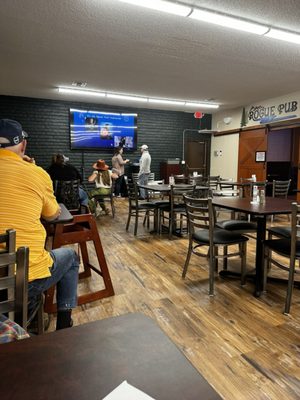 ROGUE PUB N PUTT - Updated October 2025 - 19 Photos & 17 Reviews - 410 ...