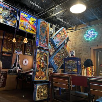 FLIPPERS TAVERN - Updated May 2025 - 198 Photos & 155 Reviews - 1406 ...