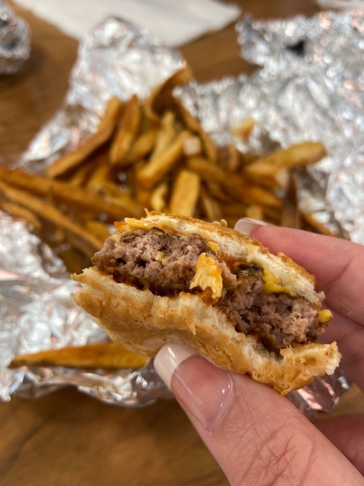 FIVE GUYS - 17 Photos & 37 Reviews - 8324 International Dr, Orlando ...