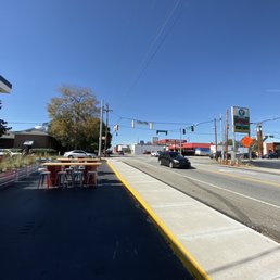 LR BURGER - Updated July 2025 - 60 Photos & 137 Reviews - 202 E Spring ...