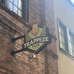 TRAPPEZE PUB - Updated October 2025 - 301 Photos & 572 Reviews - 269 N ...