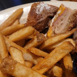 BLUE 32 SPORTS GRILL - Updated December 2025 - 135 Photos & 303 Reviews ...