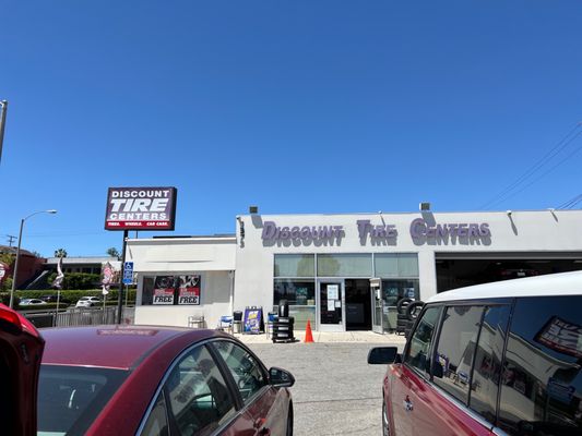 DISCOUNT TIRE & SERVICE CENTERS - Updated December 2025 - 65 Photos ...