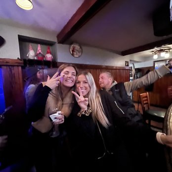 PARROTS BAR & GRILL - Updated January 2026 - 24 Photos & 91 Reviews ...