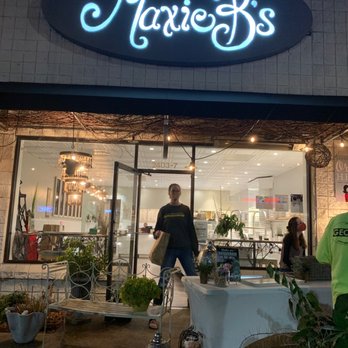 MAXIE B’S - Updated August 2024 - 642 Photos & 492 Reviews - 2403 ...