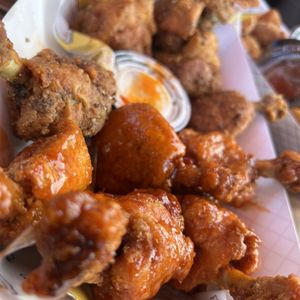 TOMMY WANT WINGY - 221 Photos & 374 Reviews - 94 Rainey St, Austin ...