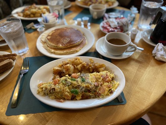 TABLE TALK - Updated September 2024 - 348 Photos & 620 Reviews - 1623 ...