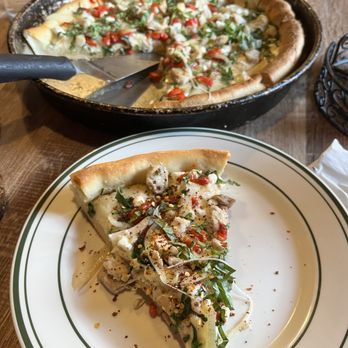 BUGSY’S PIZZA RESTAURANT & SPORTS BAR - Updated April 2025 - 221 Photos ...