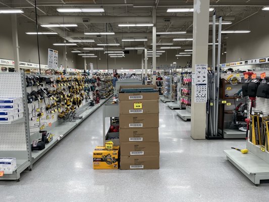 SUMMIT TOOLS - Updated January 2026 - 22 Photos - 3170-2850 Shaughnessy ...