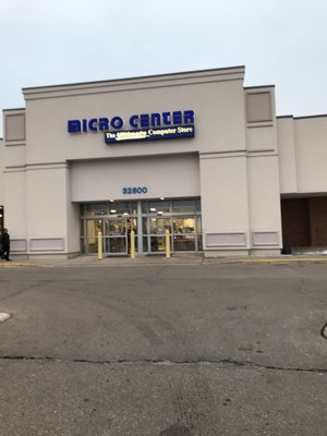 MICRO CENTER - 65 Photos & 170 Reviews - 32800 Concord Dr, Madison ...