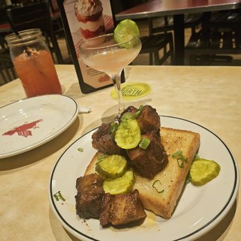 LUCILLE’S SMOKEHOUSE BAR-B-QUE - Updated May 2025 - 2519 Photos & 2495 ...