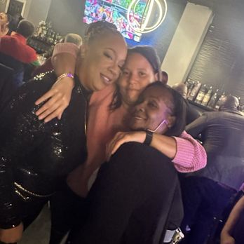 JULZ - Updated May 2025 - 38 Photos & 20 Reviews - 7719 Crittenden St ...