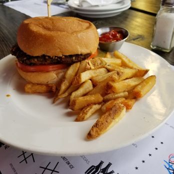 BEERTOWN - Updated December 2025 - 151 Photos & 119 Reviews - 75 King ...