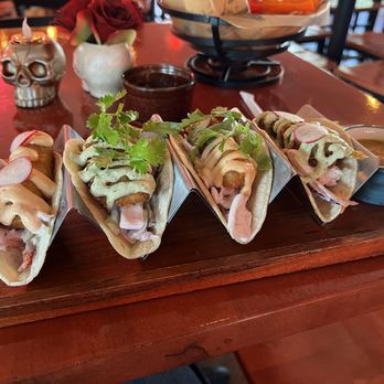 COLOSSAL RESTAURANT - Updated December 2025 - 102 Photos & 32 Reviews ...