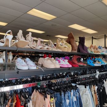 UPTOWN CHEAPSKATE - Updated October 2025 - 18 Photos & 26 Reviews ...