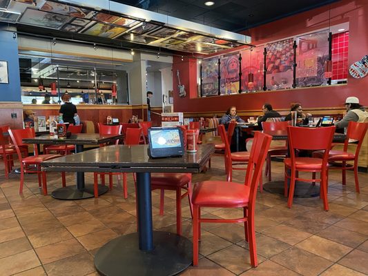 RED ROBIN GOURMET BURGERS AND BREWS - Updated October 2025 - 1421 ...