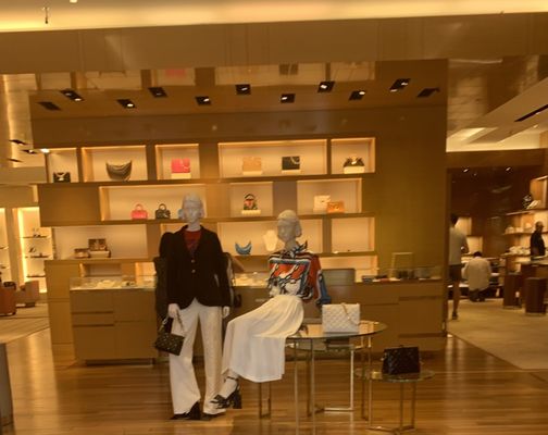 LOUIS VUITTON MCLEAN TYSONS GALLERIA - Updated December 2025 - 72 ...