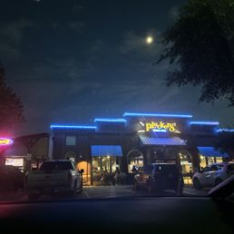 PLUCKERS WING BAR - Updated April 2025 - 402 Photos & 905 Reviews ...