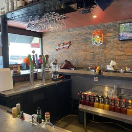 CHICKS ON THE SQUARE - Updated December 2025 - 49 Photos & 146 Reviews ...